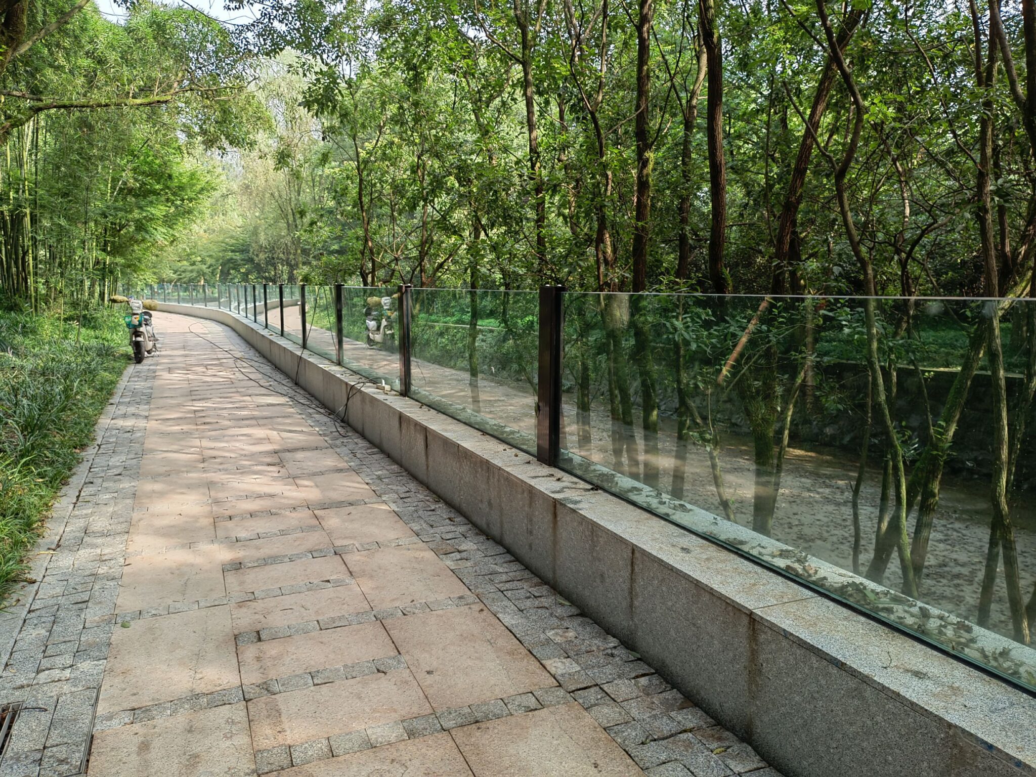Glass Flood Walls | Lakeside Flood Solutions