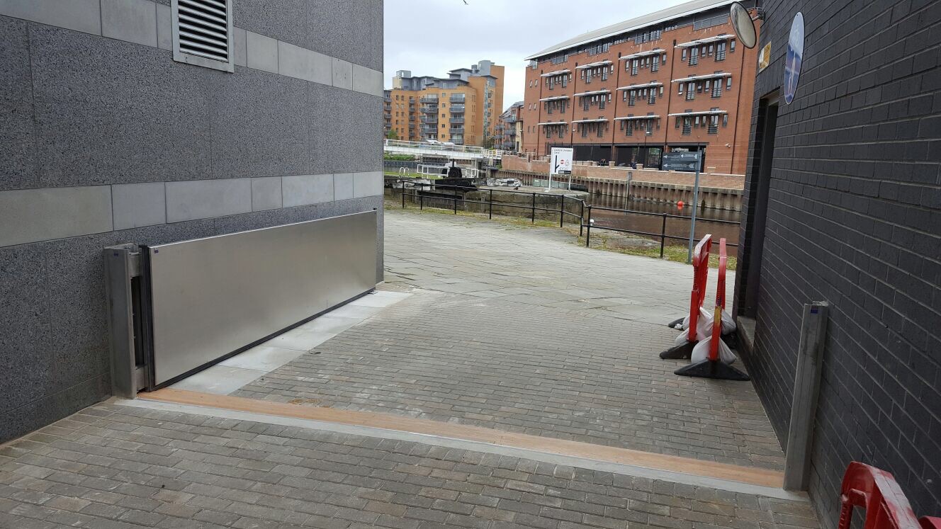 Stainless Steel Flood Gates | Lakeside Flood Solutions