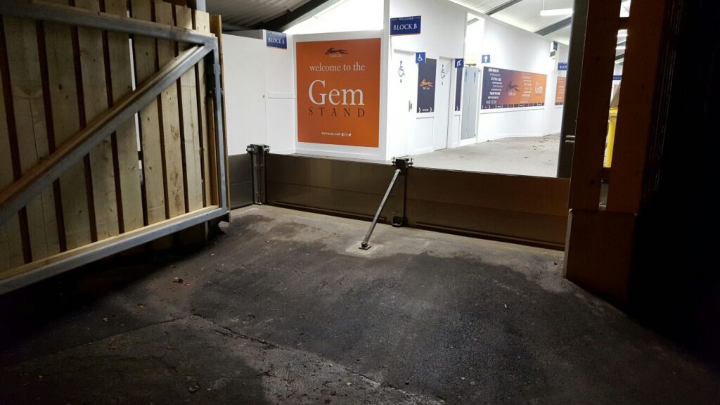 Demountable Flood Barriers & Protection | Lakeside Flood Solutions