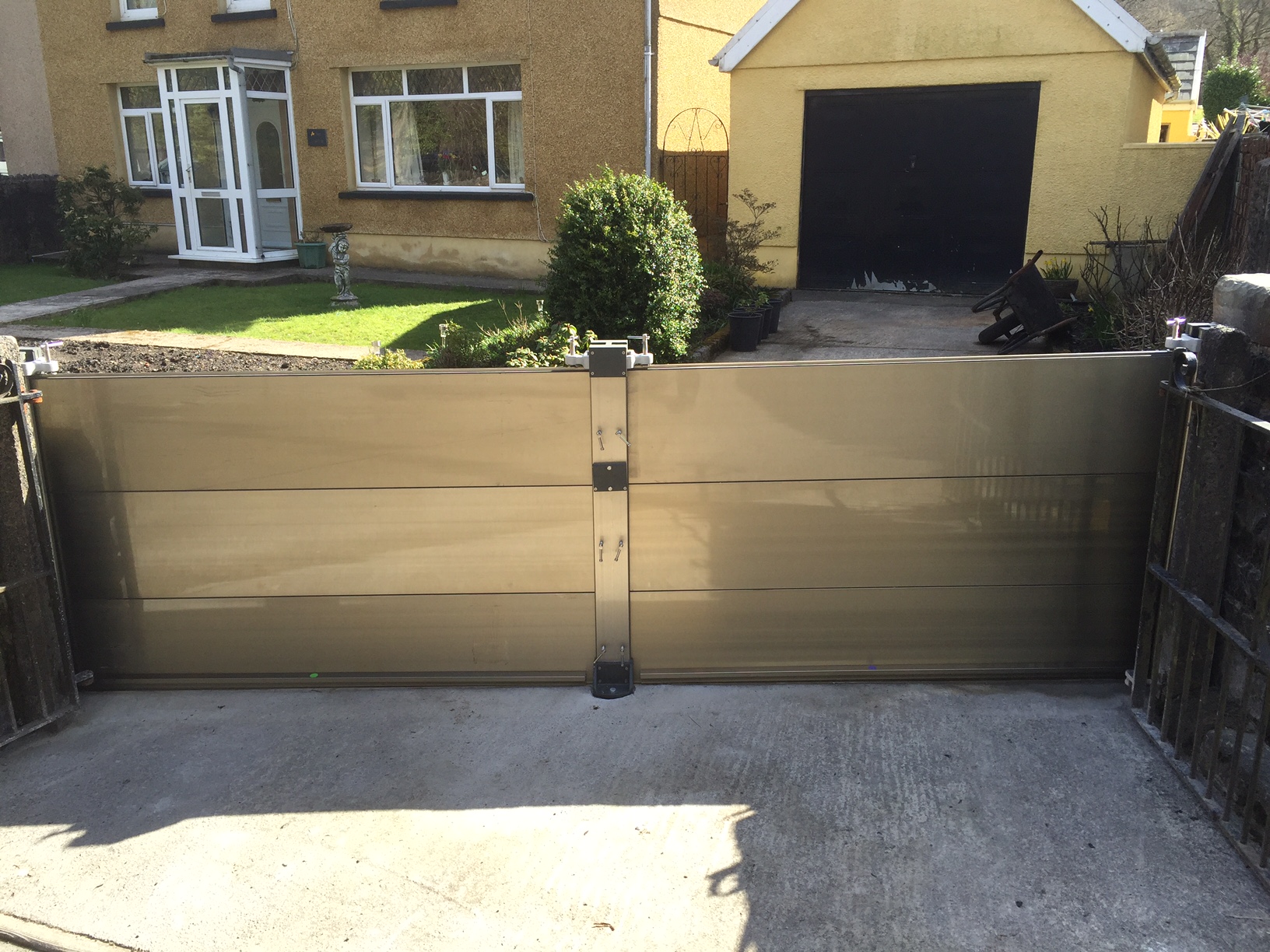 Residential Flood Protection Barriers | Lakeside Flood Solutions